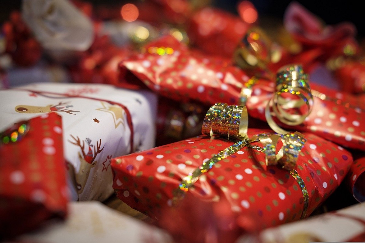 from-bags-to-scarves-5-christmas-gift-ideas-for-mum-misuri